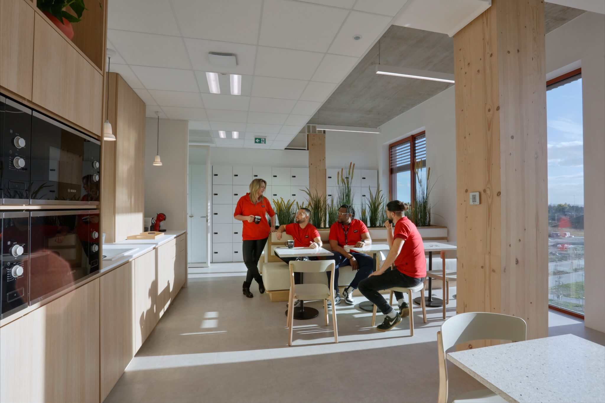 Aménagement des open spaces, bulles de réunion, tisanerie, cafétéria ...